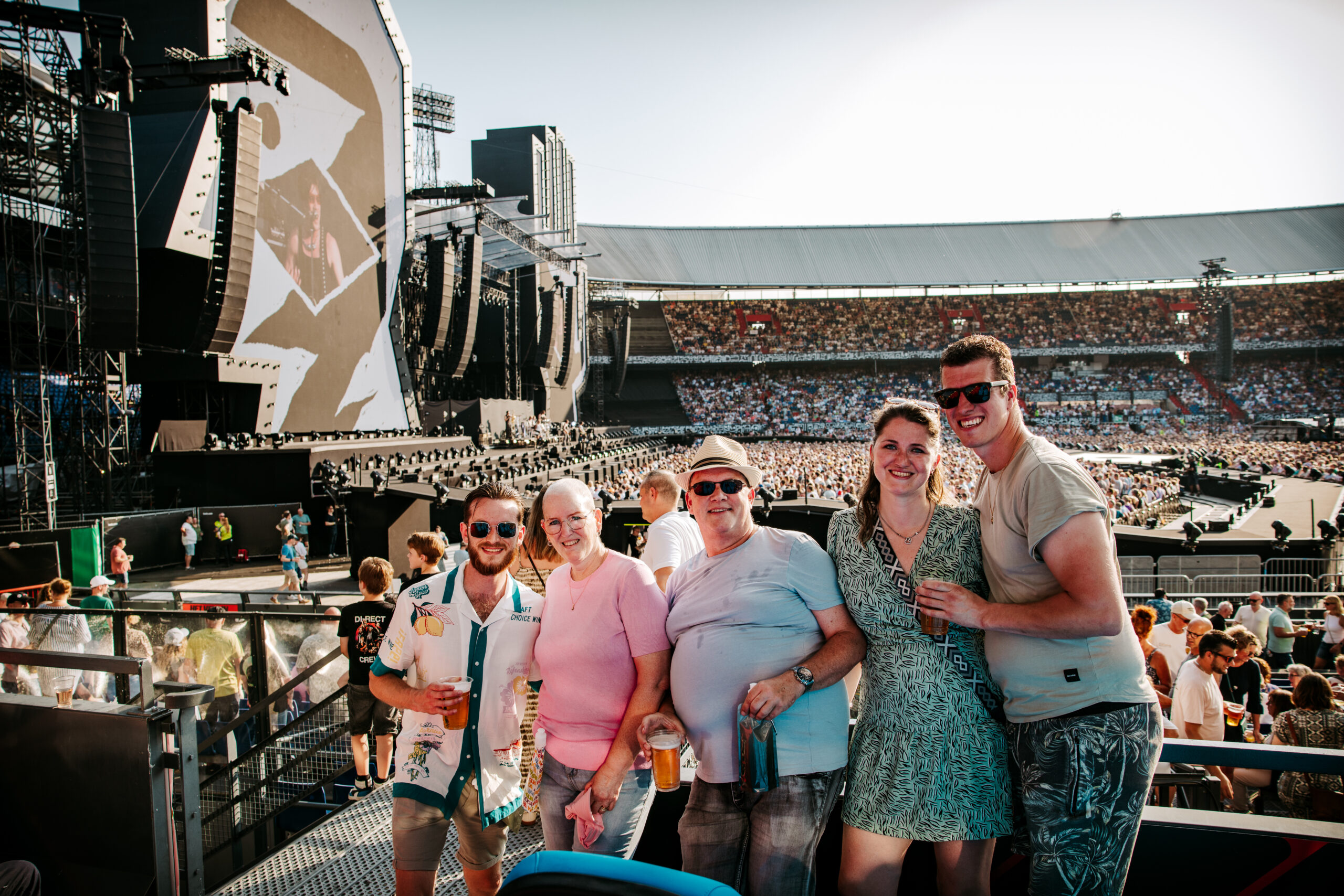 Angelique naar DI-RECT - No Guts No Glory